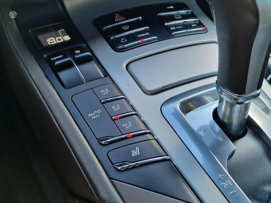 Grey Porsche Cayenne 2011 in Vilnius, with an engine capacity of 4.81 L and mileage of 370 thousand km for 9750 €, photo 25 on AUTOMOTO.COM.LV