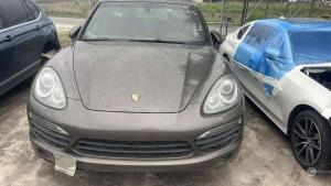 Pelēks Porsche Cayenne 2011 Viļņa, ar dzinēja tilpumu 3.00 L un nobraukumu 291 tūkst. km par 7400 €, foto 4 vietnē AUTOMOTO.COM.LV