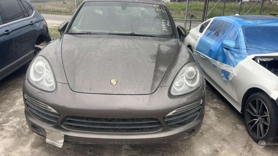Pelēks Porsche Cayenne 2011 Viļņa, ar dzinēja tilpumu 3.00 L un nobraukumu 291 tūkst. km par 7400 €, foto 4 vietnē AUTOMOTO.COM.LV