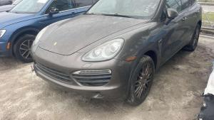 Pelēks Porsche Cayenne 2011 Viļņa, ar dzinēja tilpumu 3.00 L un nobraukumu 291 tūkst. km par 7400 €, foto 5 vietnē AUTOMOTO.COM.LV