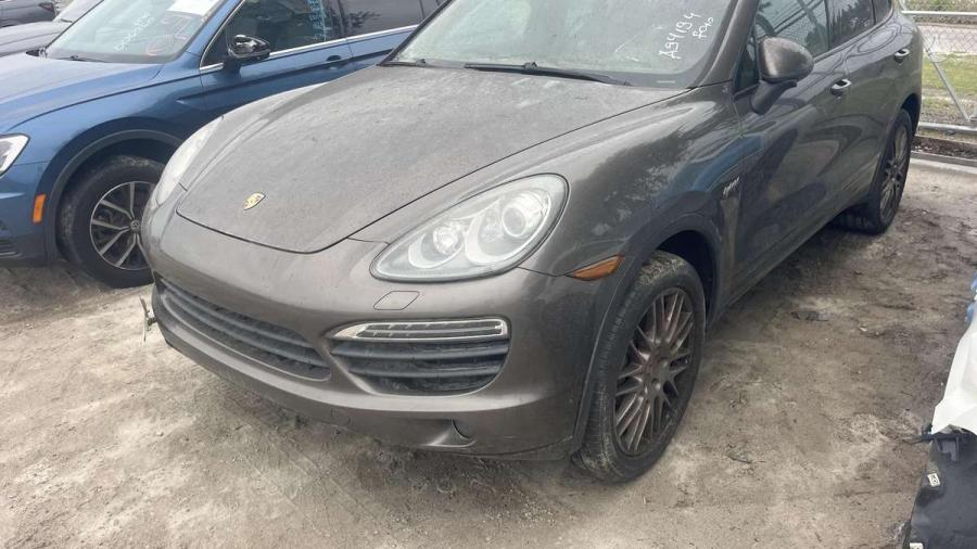 Pelēks Porsche Cayenne 2011 Viļņa, ar dzinēja tilpumu 3.00 L un nobraukumu 291 tūkst. km par 7400 €, foto 5 vietnē AUTOMOTO.COM.LV