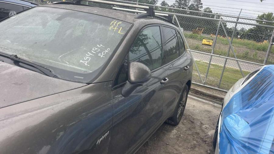Pelēks Porsche Cayenne 2011 Viļņa, ar dzinēja tilpumu 3.00 L un nobraukumu 291 tūkst. km par 7400 €, foto 7 vietnē AUTOMOTO.COM.LV