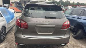 Pelēks Porsche Cayenne 2011 Viļņa, ar dzinēja tilpumu 3.00 L un nobraukumu 291 tūkst. km par 7400 €, foto 10 vietnē AUTOMOTO.COM.LV