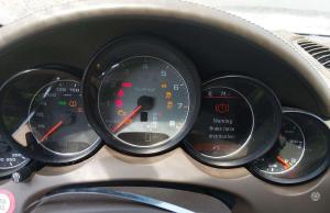 Pelēks Porsche Cayenne 2011 Viļņa, ar dzinēja tilpumu 3.00 L un nobraukumu 291 tūkst. km par 7400 €, foto 14 vietnē AUTOMOTO.COM.LV