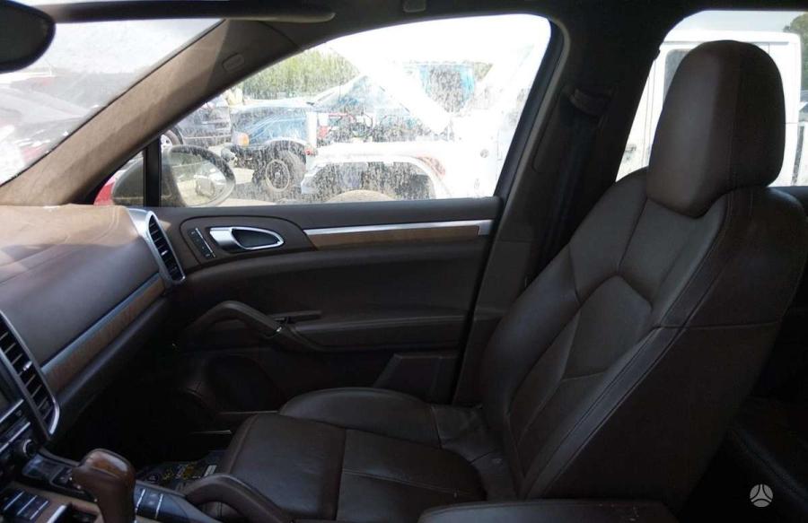 Pelēks Porsche Cayenne 2011 Viļņa, ar dzinēja tilpumu 3.00 L un nobraukumu 291 tūkst. km par 7400 €, foto 18 vietnē AUTOMOTO.COM.LV