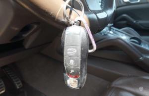 Pelēks Porsche Cayenne 2011 Viļņa, ar dzinēja tilpumu 3.00 L un nobraukumu 291 tūkst. km par 7400 €, foto 25 vietnē AUTOMOTO.COM.LV