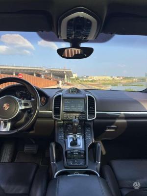 Pelēks Porsche Cayenne 2011 Kauņa, ar dzinēja tilpumu 2.97 L un nobraukumu 449 tūkst. km par 9800 €, foto 5 vietnē AUTOMOTO.COM.LV