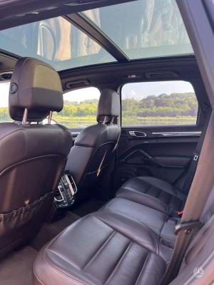 Pelēks Porsche Cayenne 2011 Kauņa, ar dzinēja tilpumu 2.97 L un nobraukumu 449 tūkst. km par 9800 €, foto 7 vietnē AUTOMOTO.COM.LV