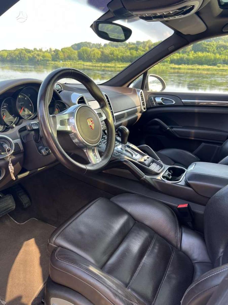 Pelēks Porsche Cayenne 2011 Kauņa, ar dzinēja tilpumu 2.97 L un nobraukumu 449 tūkst. km par 9800 €, foto 9 vietnē AUTOMOTO.COM.LV