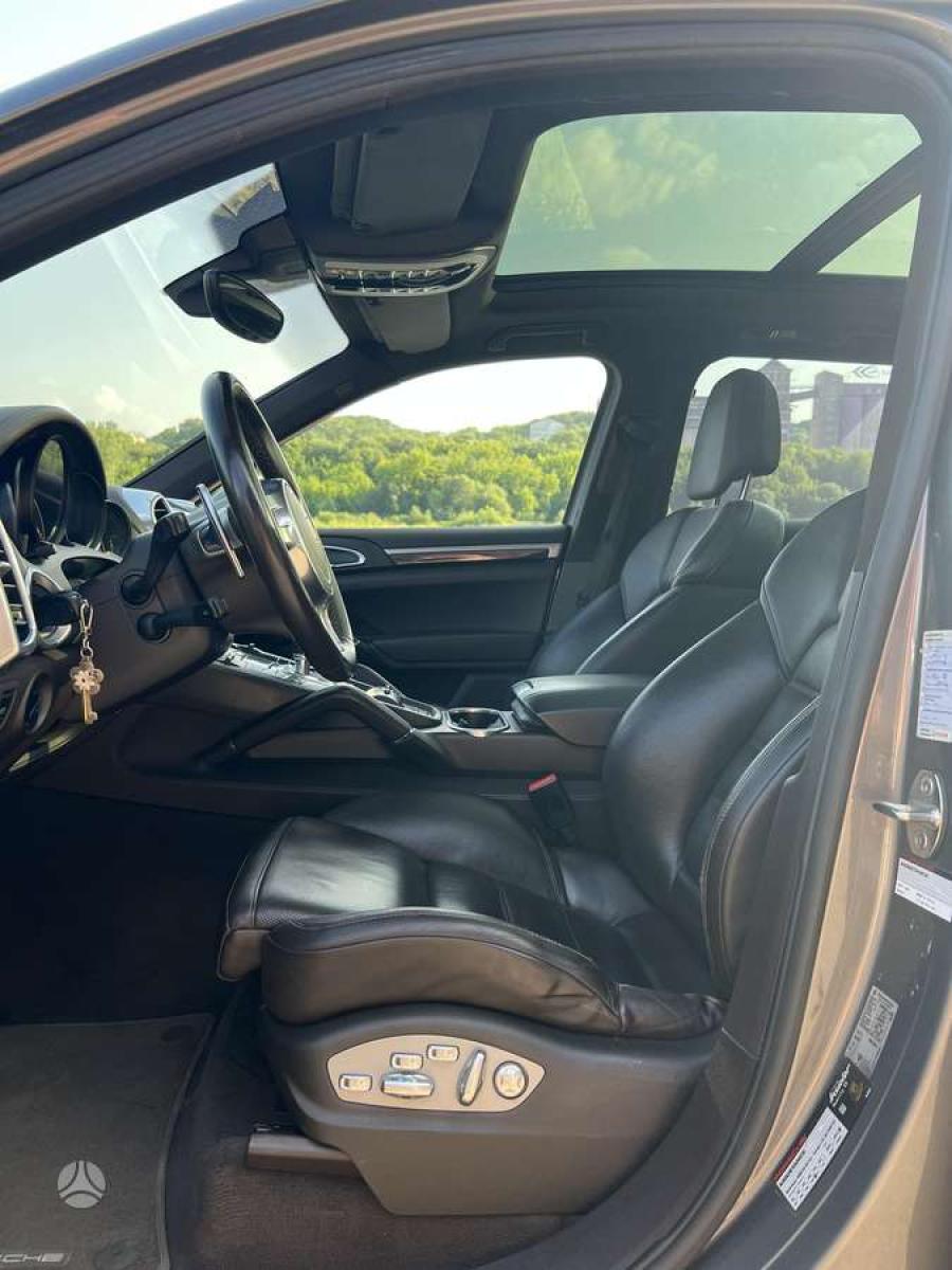 Pelēks Porsche Cayenne 2011 Kauņa, ar dzinēja tilpumu 2.97 L un nobraukumu 449 tūkst. km par 9800 €, foto 10 vietnē AUTOMOTO.COM.LV