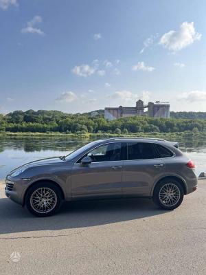 Pelēks Porsche Cayenne 2011 Kauņa, ar dzinēja tilpumu 2.97 L un nobraukumu 449 tūkst. km par 9800 €, foto 12 vietnē AUTOMOTO.COM.LV