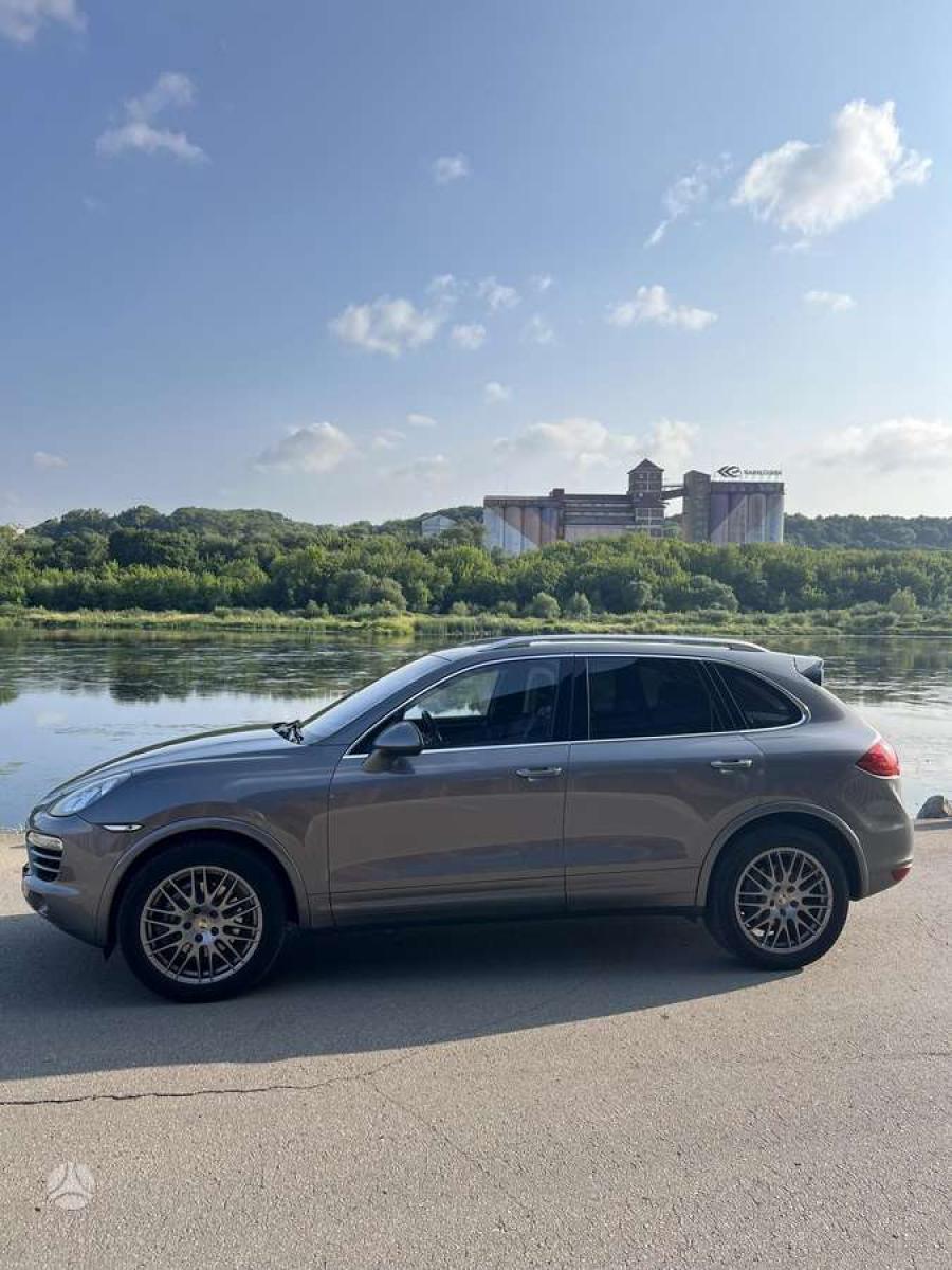 Pelēks Porsche Cayenne 2011 Kauņa, ar dzinēja tilpumu 2.97 L un nobraukumu 449 tūkst. km par 9800 €, foto 12 vietnē AUTOMOTO.COM.LV