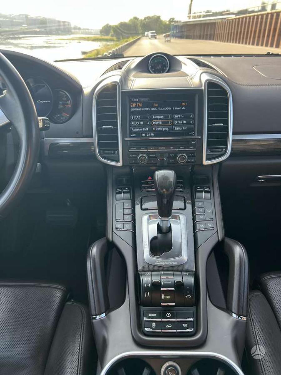 Pelēks Porsche Cayenne 2011 Kauņa, ar dzinēja tilpumu 2.97 L un nobraukumu 449 tūkst. km par 9800 €, foto 13 vietnē AUTOMOTO.COM.LV