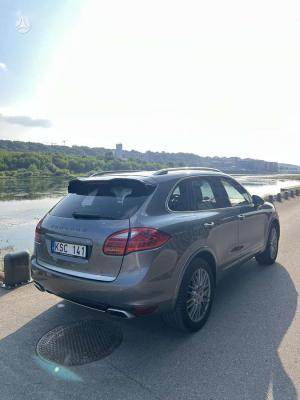 Pelēks Porsche Cayenne 2011 Kauņa, ar dzinēja tilpumu 2.97 L un nobraukumu 449 tūkst. km par 9800 €, foto 15 vietnē AUTOMOTO.COM.LV