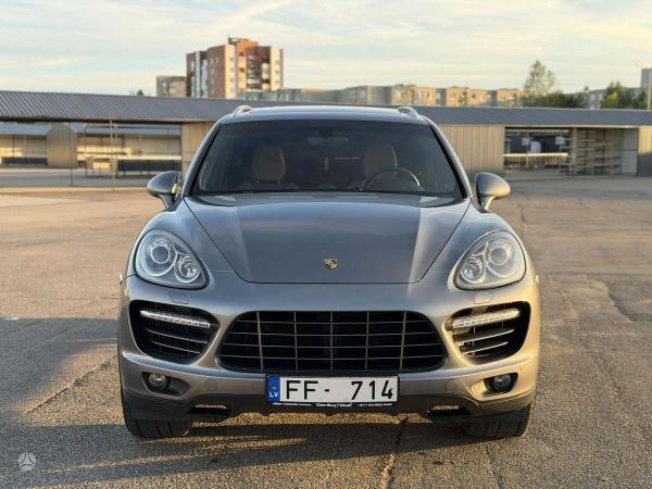 Grey Porsche Cayenne 2011 in Mazeikiai, with an engine capacity of 4.81 L and mileage of 312 thousand km for 13000 €, photo 2 on AUTOMOTO.COM.LV
