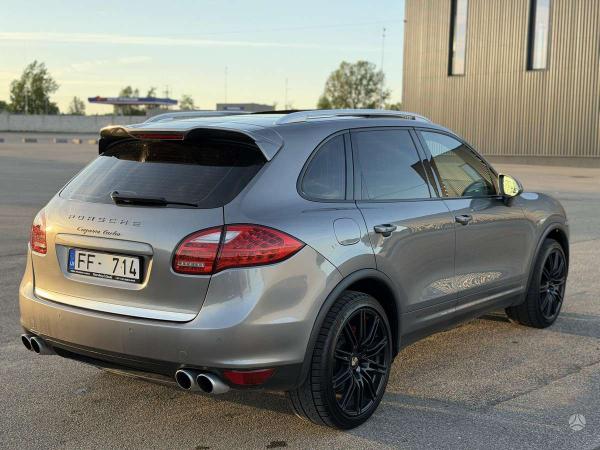 Grey Porsche Cayenne 2011 in Mazeikiai, with an engine capacity of 4.81 L and mileage of 312 thousand km for 13000 €, photo 5 on AUTOMOTO.COM.LV
