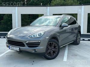 Pelēks Porsche Cayenne 2011 Rīga, ar dzinēja tilpumu 3.00 L un nobraukumu 335 tūkst. km par 13900 €, foto 3 vietnē AUTOMOTO.COM.LV