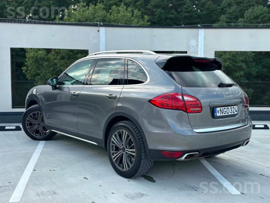 Pelēks Porsche Cayenne 2011 Rīga, ar dzinēja tilpumu 3.00 L un nobraukumu 335 tūkst. km par 13900 €, foto 5 vietnē AUTOMOTO.COM.LV