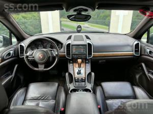 Pelēks Porsche Cayenne 2011 Rīga, ar dzinēja tilpumu 3.00 L un nobraukumu 335 tūkst. km par 13900 €, foto 7 vietnē AUTOMOTO.COM.LV