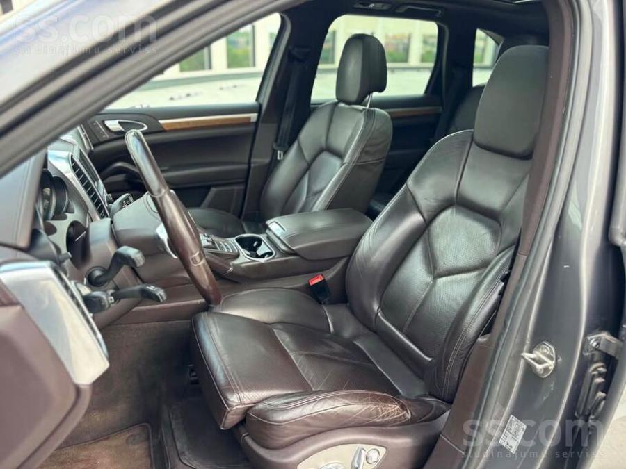 Pelēks Porsche Cayenne 2011 Rīga, ar dzinēja tilpumu 3.00 L un nobraukumu 335 tūkst. km par 13900 €, foto 8 vietnē AUTOMOTO.COM.LV