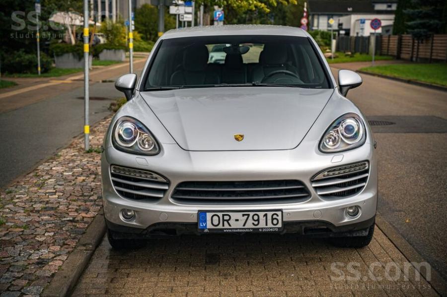 Grey Porsche Cayenne 2011 in Riga, with an engine capacity of 3.00 L and mileage of 0 thousand km for 11990 €, photo 3 on AUTOMOTO.COM.LV