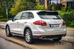 Grey Porsche Cayenne 2011 in Riga, with an engine capacity of 3.00 L and mileage of 0 thousand km for 11990 €, photo 7 on AUTOMOTO.COM.LV