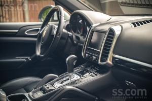 Grey Porsche Cayenne 2011 in Riga, with an engine capacity of 3.00 L and mileage of 0 thousand km for 11990 €, photo 8 on AUTOMOTO.COM.LV