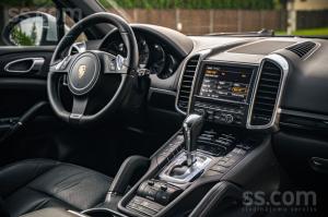 Grey Porsche Cayenne 2011 in Riga, with an engine capacity of 3.00 L and mileage of 0 thousand km for 11990 €, photo 9 on AUTOMOTO.COM.LV