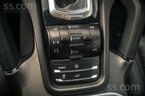 Grey Porsche Cayenne 2011 in Riga, with an engine capacity of 3.00 L and mileage of 0 thousand km for 11990 €, photo 12 on AUTOMOTO.COM.LV