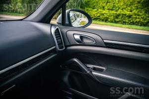 Grey Porsche Cayenne 2011 in Riga, with an engine capacity of 3.00 L and mileage of 0 thousand km for 11990 €, photo 23 on AUTOMOTO.COM.LV