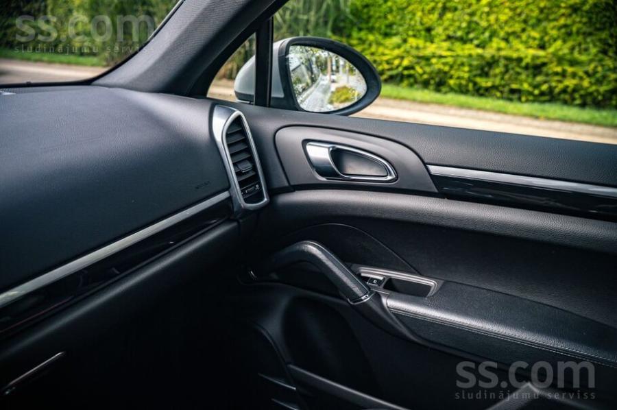 Grey Porsche Cayenne 2011 in Riga, with an engine capacity of 3.00 L and mileage of 0 thousand km for 11990 €, photo 23 on AUTOMOTO.COM.LV