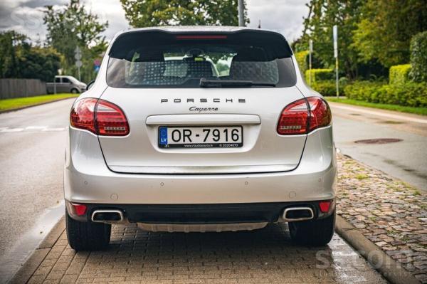 Pelēks Porsche Cayenne 2011 Rīga, ar dzinēja tilpumu 3.00 L un nobraukumu 0 tūkst. km par 11990 €, foto 6 vietnē AUTOMOTO.COM.LV