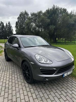 Grey Porsche Cayenne 2011 in Taurage, with an engine capacity of 3.00 L and mileage of 374 thousand km for 10500 €, photo  on AUTOMOTO.COM.LV
