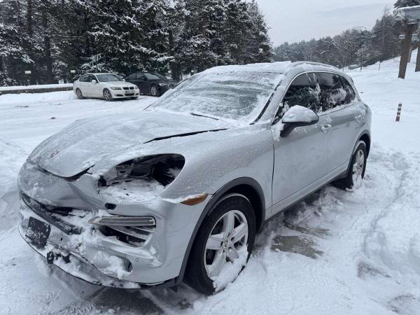 Grey Porsche Cayenne 2012 in Vilnius, with an engine capacity of 3.60 L and mileage of 219 thousand km for 5900 €, photo 6 on AUTOMOTO.COM.LV