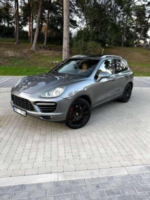 Grey Porsche Cayenne 2012 in Vilnius, with an engine capacity of 4.81 L and mileage of 290 thousand km for 14500 €, photo  on AUTOMOTO.COM.LV