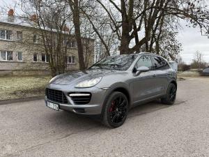 Grey Porsche Cayenne 2012 in Vilnius, with an engine capacity of 4.81 L and mileage of 290 thousand km for 14500 €, photo 2 on AUTOMOTO.COM.LV