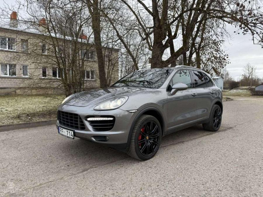 Grey Porsche Cayenne 2012 in Vilnius, with an engine capacity of 4.81 L and mileage of 290 thousand km for 14500 €, photo 2 on AUTOMOTO.COM.LV