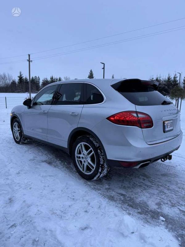 Grey Porsche Cayenne 2012 in Alytus, with an engine capacity of 3.60 L and mileage of 290 thousand km for 9500 €, photo 1 on AUTOMOTO.COM.LV