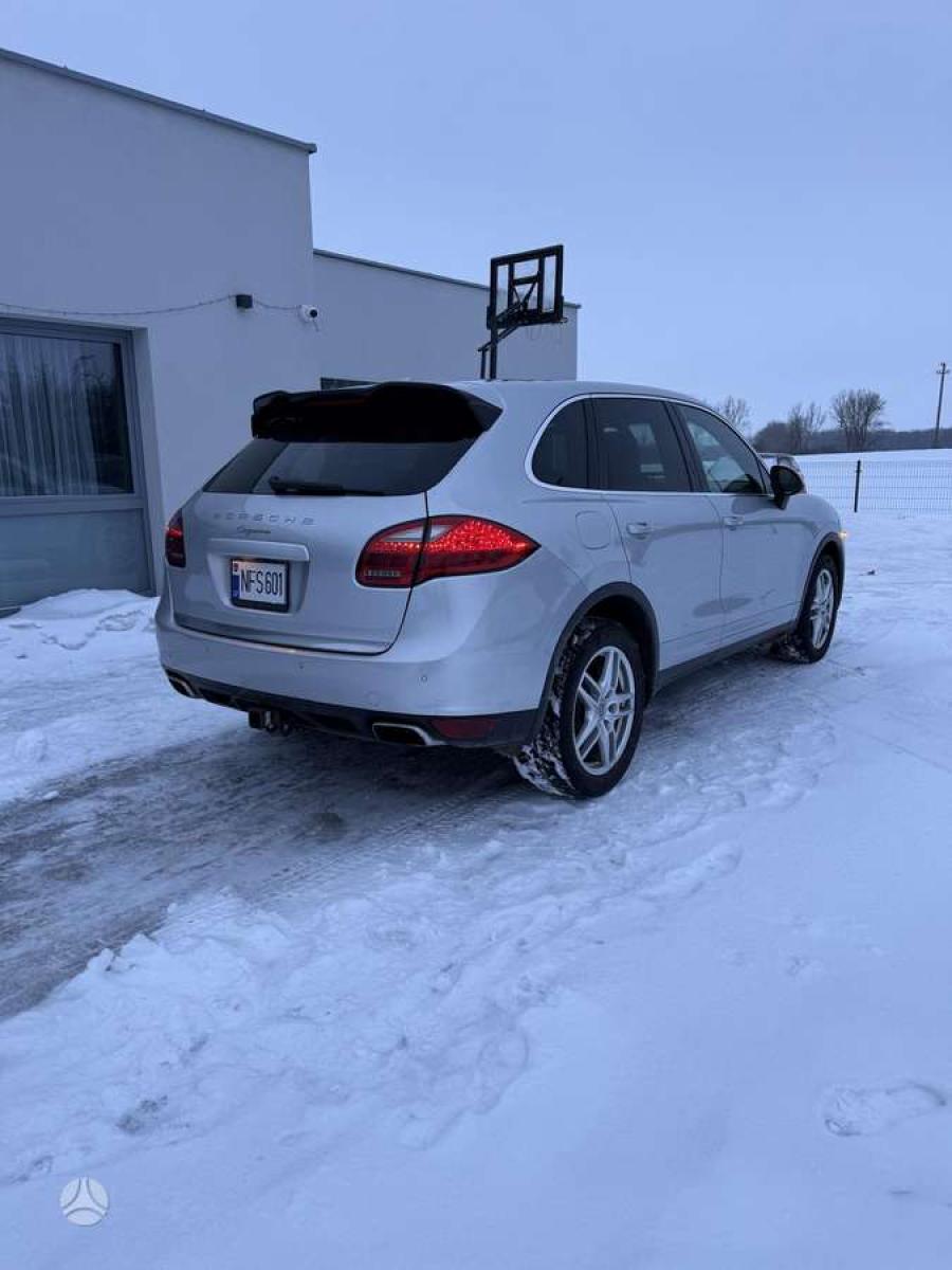 Pelēks Porsche Cayenne 2012 Alīta, ar dzinēja tilpumu 3.60 L un nobraukumu 290 tūkst. km par 9500 €, foto 5 vietnē AUTOMOTO.COM.LV