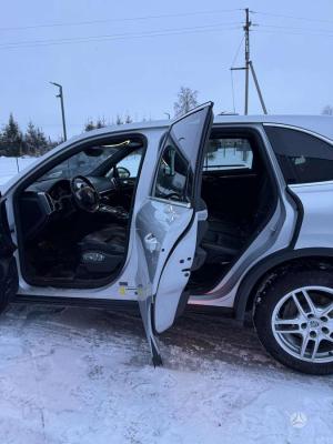 Pelēks Porsche Cayenne 2012 Alīta, ar dzinēja tilpumu 3.60 L un nobraukumu 290 tūkst. km par 9500 €, foto 8 vietnē AUTOMOTO.COM.LV