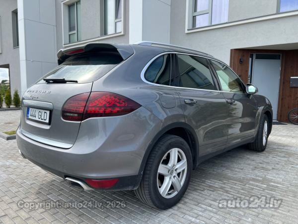 Pelēks Porsche Cayenne 2012 Tallina, ar dzinēja tilpumu 3.00 L un nobraukumu 255 tūkst. km par 15500 €, foto 3 vietnē AUTOMOTO.COM.LV