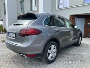 Grey Porsche Cayenne 2012 in Tallinn, with an engine capacity of 3.00 L and mileage of 255 thousand km for 15500 €, photo 4 on AUTOMOTO.COM.LV