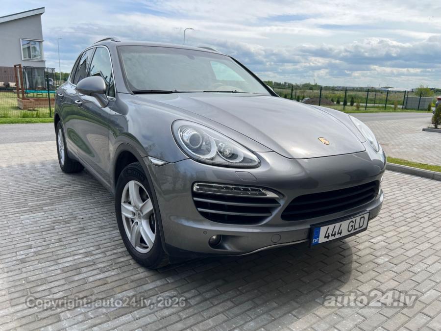 Grey Porsche Cayenne 2012 in Tallinn, with an engine capacity of 3.00 L and mileage of 255 thousand km for 15500 €, photo 5 on AUTOMOTO.COM.LV
