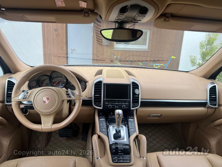 Grey Porsche Cayenne 2012 in Tallinn, with an engine capacity of 3.00 L and mileage of 255 thousand km for 15500 €, photo 6 on AUTOMOTO.COM.LV