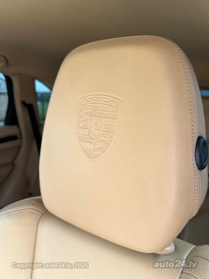 Grey Porsche Cayenne 2012 in Tallinn, with an engine capacity of 3.00 L and mileage of 255 thousand km for 15500 €, photo 9 on AUTOMOTO.COM.LV