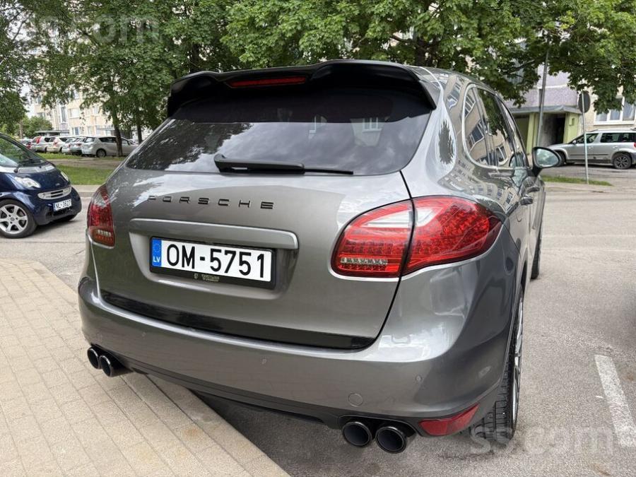 Grey Porsche Cayenne 2012 in Riga, with an engine capacity of 3.00 L and mileage of 322 thousand km for 15500 €, photo 1 on AUTOMOTO.COM.LV
