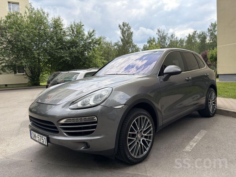 Grey Porsche Cayenne 2012 in Riga, with an engine capacity of 3.00 L and mileage of 322 thousand km for 15500 €, photo 4 on AUTOMOTO.COM.LV