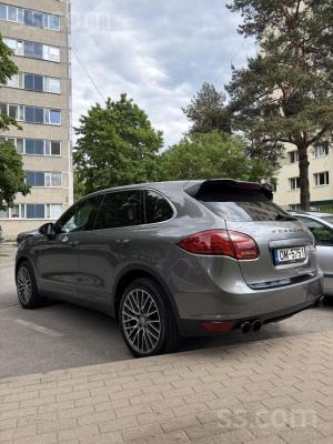 Grey Porsche Cayenne 2012 in Riga, with an engine capacity of 3.00 L and mileage of 322 thousand km for 15500 €, photo 5 on AUTOMOTO.COM.LV