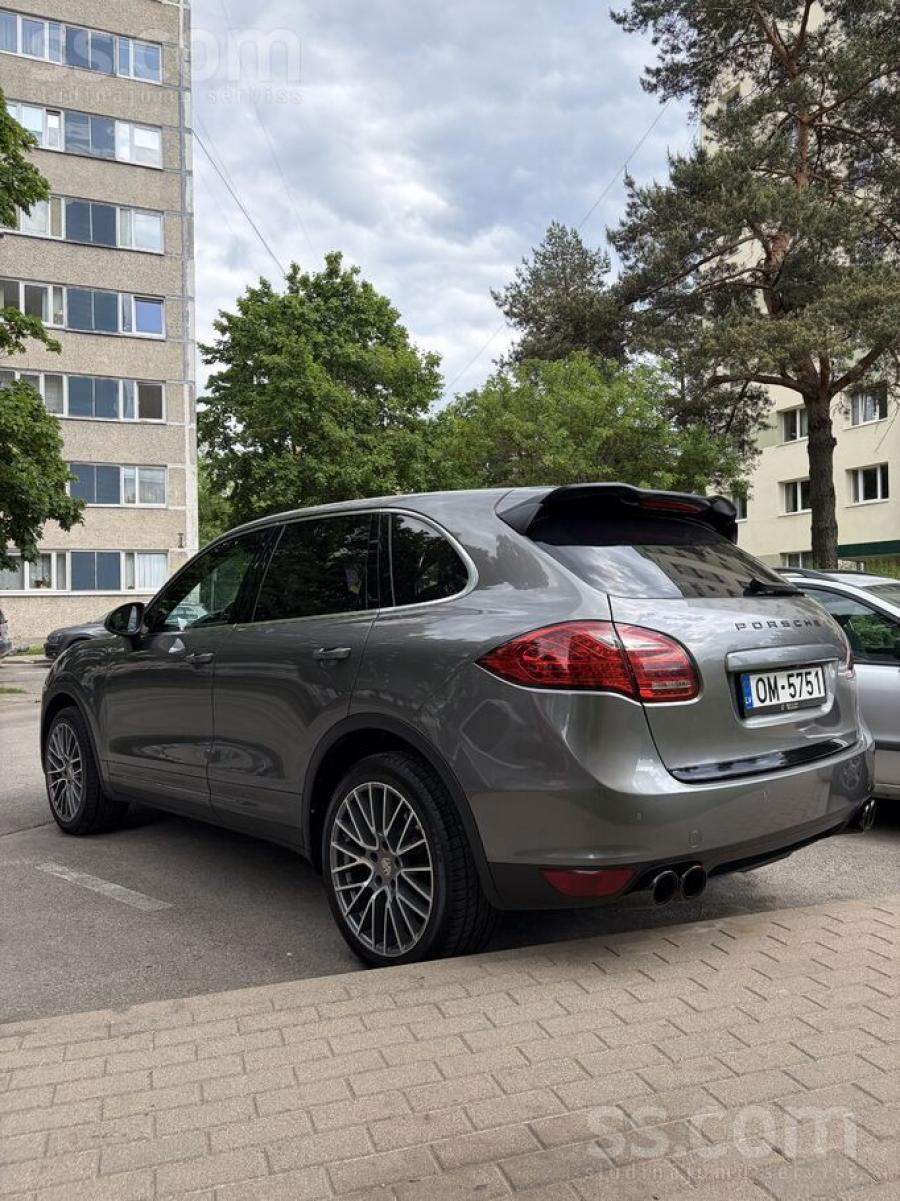 Grey Porsche Cayenne 2012 in Riga, with an engine capacity of 3.00 L and mileage of 322 thousand km for 15500 €, photo 5 on AUTOMOTO.COM.LV
