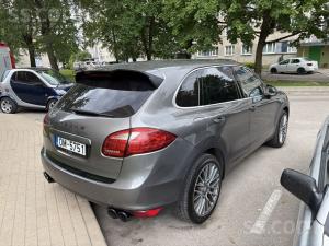 Grey Porsche Cayenne 2012 in Riga, with an engine capacity of 3.00 L and mileage of 322 thousand km for 15500 €, photo 6 on AUTOMOTO.COM.LV